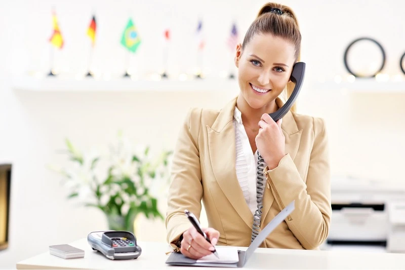 Receptionist Resume Example