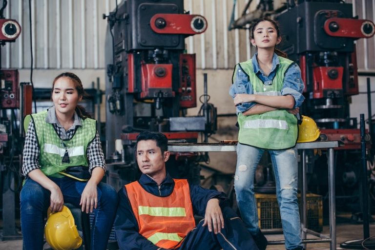 Machine Operator Job Description | Duties & Skills 2025